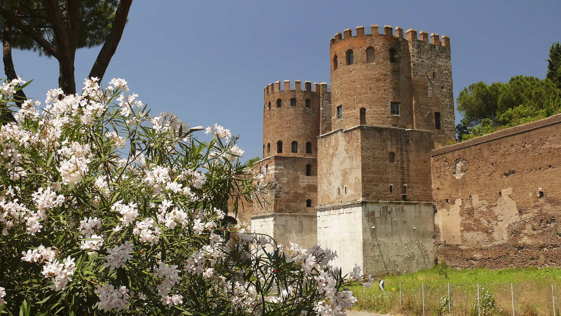 Porta Pia & Porta San Sebastiano – ETuk & Golf Cart Tours Rome